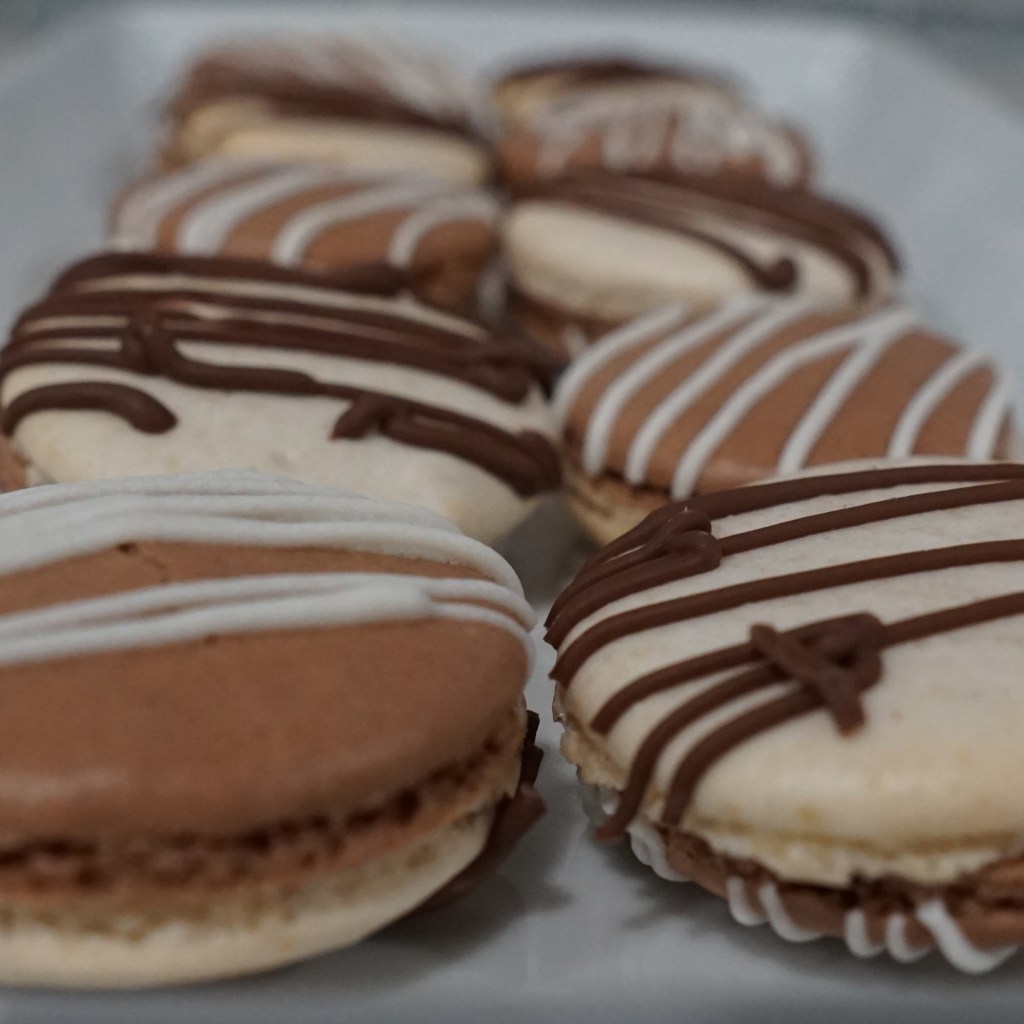 Black & White Macarons · Make Craft Game